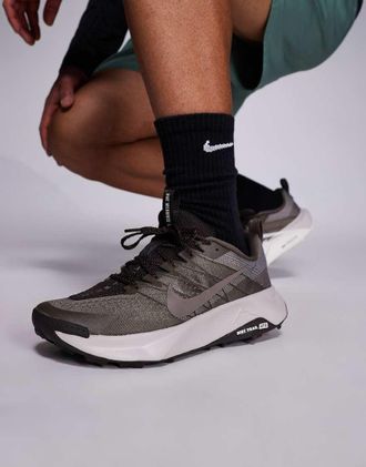 Nike ReactX Wildhorse 10 - Sneaker in Dunkelbraun und Grau-Brown