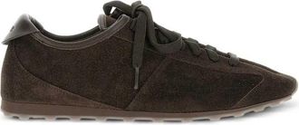 Jacquemus Baskets de tennis en daim Jacquemus Faits saillants en daim marron Bout en amande Lacets plats Semelle en caoutchouc Id 26 Efom00175 Ac09 A14
