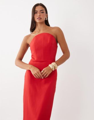 KAIIA exclusivit&eacute; robe longue bandeau structur&eacute;e &agrave; d&eacute;coupe incurv&eacute;e en rouge