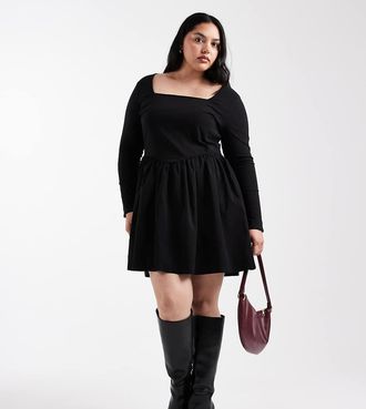 Only Lang&auml;rmliges Mini-Skater-Kleid in Schwarz mit eckigem Ausschnitt