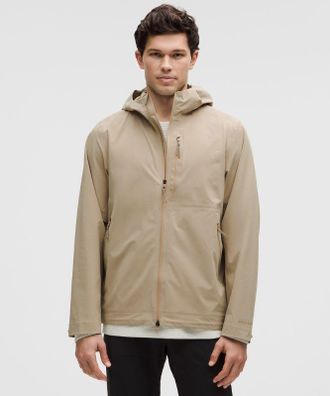 lululemon City-to-Hike Wasserdichte Jacke f&uuml;r M&auml;nner - Gr&ouml;&szlig;e 2XL in Sheer Oak