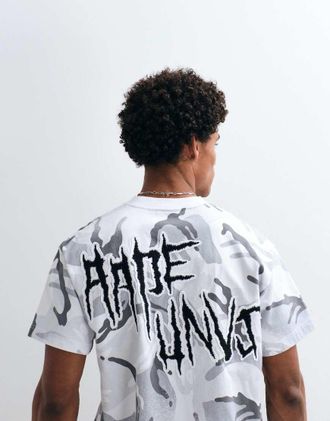 Aape By A Bathing Ape Aape by A Bathing Ape Oversize-T-Shirt mit wei&szlig;em Tarnmuster-Multi