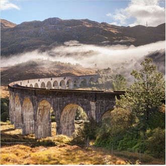 Wallario Sticker/Aufkleber f&uuml;r K&uuml;hlschrank/Geschirrsp&uuml;ler/K&uuml;chenschr&auml;nke, Selbstklebende Folie - 60 x 60 cm, Motiv: Viadukt im Morgennebel