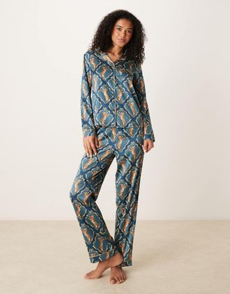 Chelsea Peers Pyjama en satin avec chemise à col à revers et manches longues - Imprimé tigre dansant-Bleu