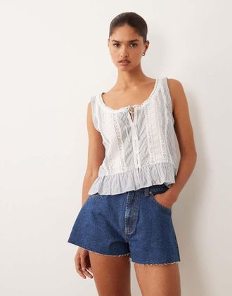 Abercrombie & Fitch &Auml;rmelloses Boho-Oberteil in Blau gestreift mit R&uuml;schen