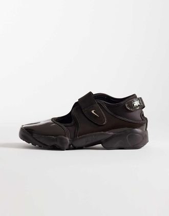 Nike Air Rift - Sneaker aus Lackleder in Braun-Brown
