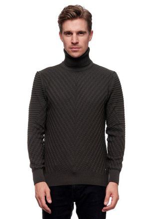 Rusty Neal Rollkragenpullover in stilvollem Feinstrick