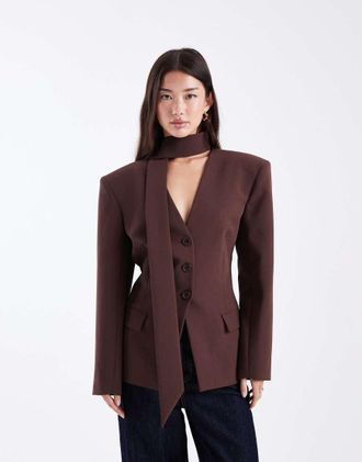Asos Blazer cintr&eacute; avec &eacute;paulettes et foulard - Marron chocolat-Brown
