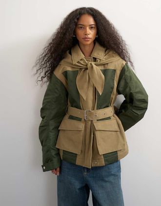 Topshop Patch-Hybrid-Utility-Jacke in Khaki-Gr&uuml;n