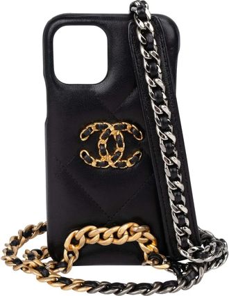 Chanel Handyh&uuml;llen - Chanel 19 Quilted Lambskin CC Crossbody Phone Case - Gr. unisize - in Schwarz - f&uuml;r Damen
