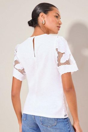 Lipsy T-Shirt Lipsy T-Shirt mit Blumen und H&auml;keldetail (1-tlg)