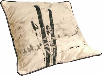 Loberon Kissenhülle Finorel - Charmantes Ski-Motiv - Echte Perlmuttknöpfe - Dekoratives Piping - Winterlicher Kissenbezug - Baumwollsamt, Creme/schwarz