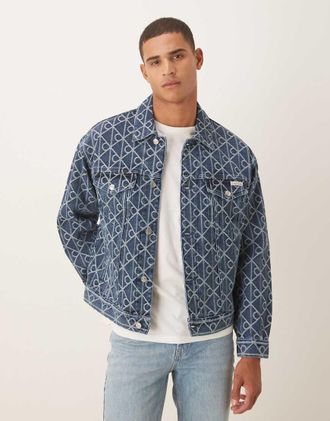 Calvin Klein Jeans Veste en jean avec motif logo int&eacute;gral - Indigo d&eacute;lav&eacute;-Bleu marine