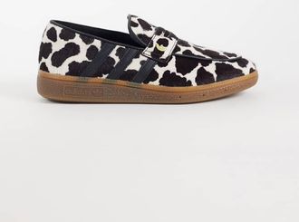 adidas Originals mocassins Handball Spezial imprim&eacute; vache avec semelle gomme-Blanc