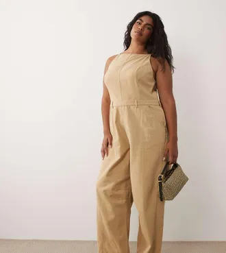 Asos Curve ASOS DESIGN Curve - Combinaison en serg&eacute; &agrave; surpiq&ucirc;res - Taupe d&eacute;lav&eacute;-Neutral