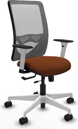 Piqueras y Crespo Brauner Schreibtischstuhl Zulema mit wei&szlig;en und schwarzen Armlehnen, h&ouml;henverstellbare Lendenwirbelst&uuml;tze, ausgestattet mit Syncro/Traslack und Schnei