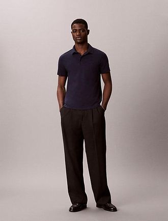 Calvin Klein Schmales Poloshirt Aus Baumwolle Mit Badge - Dark Sapphire - Herren - XS