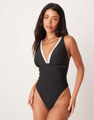 Peek & Beau Maillot 1 pi&egrave;ce &agrave; d&eacute;collet&eacute; plongeant et bords ondul&eacute;s - Noir