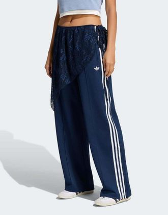 adidas Originals 2-in-1 Firebird lockere Trainingshose mit Spitzrock in Collegiate Navy-Blau