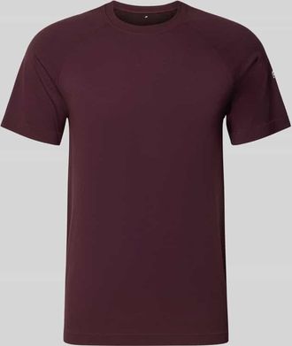 Fabletics Slim Fit T-Shirt mit Logo-Print Modell Training Day