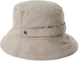 Au Printemps Paris Bob de pluie mat Airola