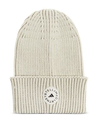 adidas by Stella McCartney Gerippte Beanie mit Logo-Patch - Nude