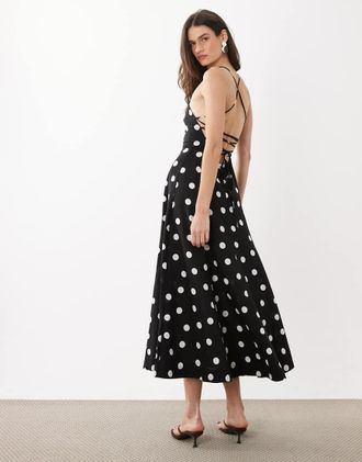Mango Robe longue dos nu en lin m&eacute;lang&eacute; &agrave; pois avec encolure carr&eacute;e - Noir et blanc