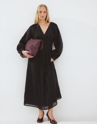 NA-KD Robe mi-longue &agrave; col en V et taille pliss&eacute;e - Noir