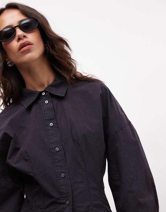 Weekday Chemise cintr&eacute;e &agrave; la taille avec surpiq&ucirc;res - Noir