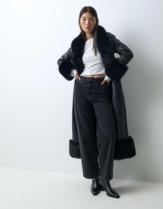 Urban Code Maxi-Penny-Lane-Mantel aus Lammfellimitat in Schwarz