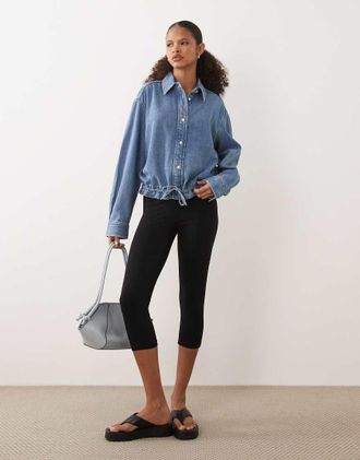 Arket Chemise en jean cintr&eacute;e &agrave; la taille - Bleu moyen d&eacute;lav&eacute;