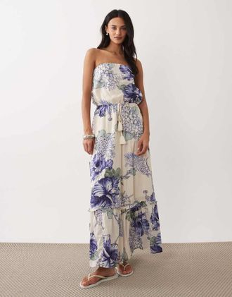 Abercrombie & Fitch Robe bandeau longue &agrave; volants &eacute;tag&eacute;s et imprim&eacute; fleuri - Cr&egrave;me-Blanc