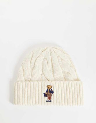 Polo Ralph Lauren Bonnet en maille torsad&eacute;e &agrave; logo ours - Cr&egrave;me-Blanc