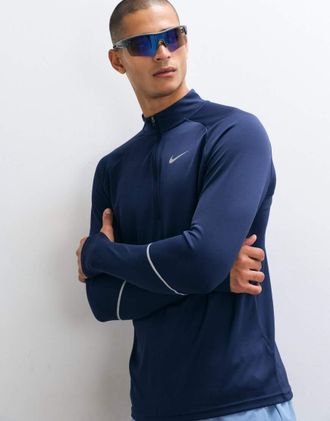 Nike Miler Dri-FIT lang&auml;rmliges Oberteil mit halbem Rei&szlig;verschluss in Marineblau