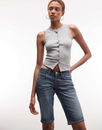 Weekday Schmal geschnittene Jeansshorts in verblasstem Blau mit niedrigem Bund