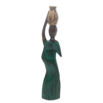 Novica 478.406,5 cm Wasser Krug Holz Skulptur, gr&uuml;n