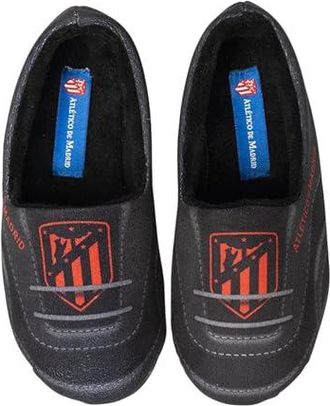 Shoes & Blues Chaussures de maison pour enfants de lAtletico de Madrid au design classique avec le blason officiel du club facile &agrave; enfiler, antid&eacute;rapantes. Fabriqu