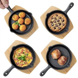 Navaris Poêle Fonte Naturelle - 4X Mini Poêle à Frire Antiadhésive Ø 15,3 cm avec Support en Bois - Petit Poêle Oeuf Pancake Four BBQ Induction