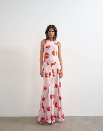Topshop Robe longue en satin &agrave; dos nageur avec motif fleuri en jacquard - Rose