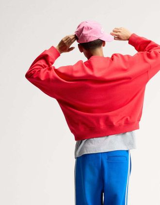 adidas Originals Adisignature NY Sweatshirt mit Rundhalsausschnitt in Rubinrot