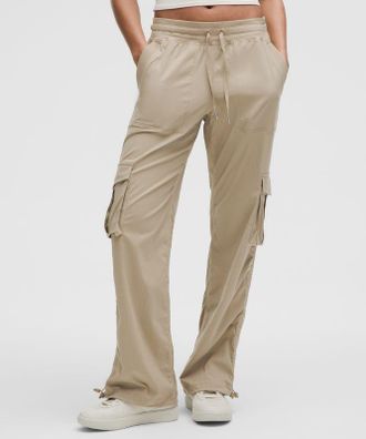 lululemon Pantalon cargo Dance Studio taille mi-haute coupe d&eacute;contract&eacute;e pour Femmes - Taille 2XS
