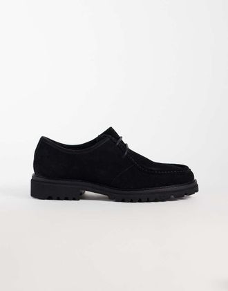 Asos Schn&uuml;rschuhe mit Sch&uuml;rzennaht und Profilsohle in Schwarz aus Wildleder