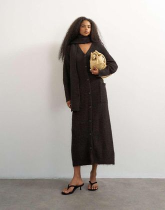 Topshop gestrickte Maxi-Strickjacke mit Knopfdetail in Tabakbraun