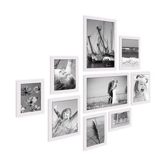 Photolini Bilderrahmen-Set Holz Wei&szlig; Landhaus-Stil, 9er Set Holz-Rahmen, Made in Germany, Echtglas, zum Aufh&auml;ngen, mit Zubeh&ouml;r - perfekt f&uuml;r Familienfotos & Url