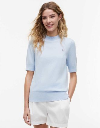 Tommy Hilfiger Kurz&auml;rmliger Pullover aus Feinstrick-Jersey in Hellblau