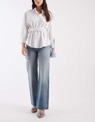 Tommy Jeans Mia - Jean droit d&eacute;contract&eacute; &agrave; taille mi-haute - Bleu moyen d&eacute;lav&eacute;