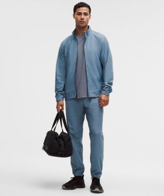 lululemon Knit Warm-Up Jogger Regular f&uuml;r M&auml;nner - Gr&ouml;&szlig;e 2XL in Steel Blue