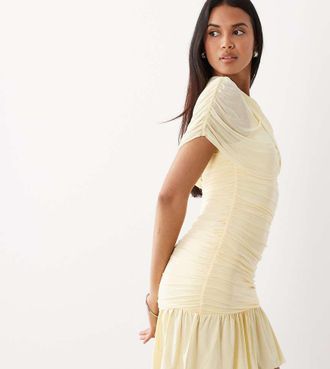 KAIIA Exclusive - Figurbetontes, doppellagiges Minikleid in Zitronengelb mit Cape-Detail und R&uuml;schensaum