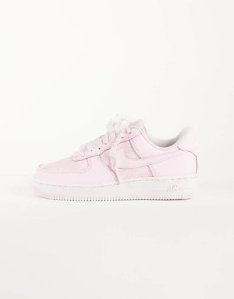 Nike Air Force 1 07 Sneaker aus rosa Satin