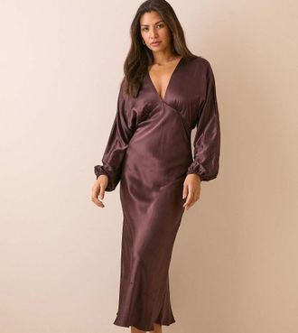 Nobody's Child Allura robe mi-longue en satin &agrave; d&eacute;collet&eacute; plongeant, manches blouson, chocolat-Marron